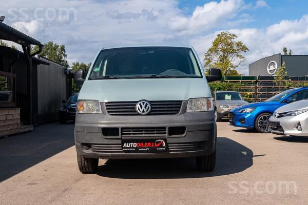 Blue Volkswagen Caravelle 2006 in Riga, with an engine capacity of 2.50 L and mileage of 0 thousand km for 6450 €, photo 2 on AUTOMOTO.COM.LV