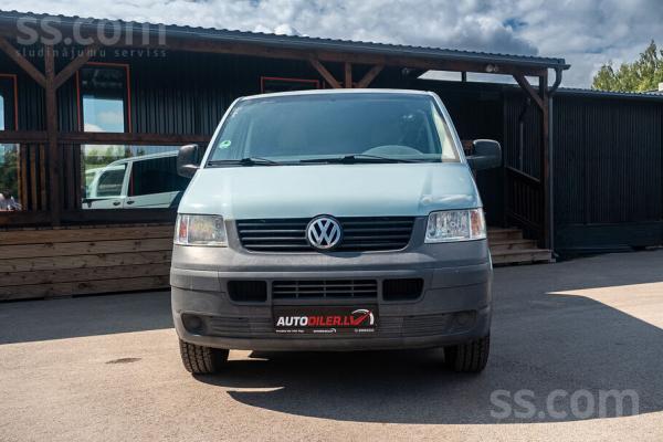 Blue Volkswagen Caravelle 2006 in Riga, with an engine capacity of 2.50 L and mileage of 0 thousand km for 6450 €, photo 9 on AUTOMOTO.COM.LV