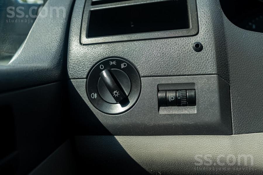 Zils Volkswagen Caravelle 2006 Rīga, ar dzinēja tilpumu 2.50 L un nobraukumu 0 tūkst. km par 6450 €, foto 18 vietnē AUTOMOTO.COM.LV