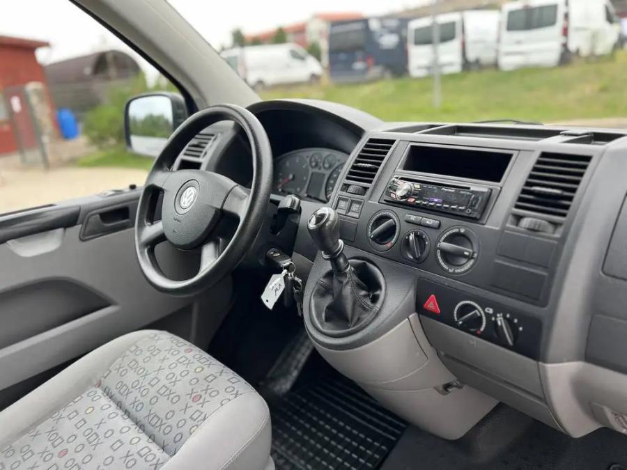 Zils Volkswagen Caravelle 2007 Cēsis, ar dzinēja tilpumu 1.90 L un nobraukumu 290 tūkst. km par 7999 €, foto 12 vietnē AUTOMOTO.COM.LV