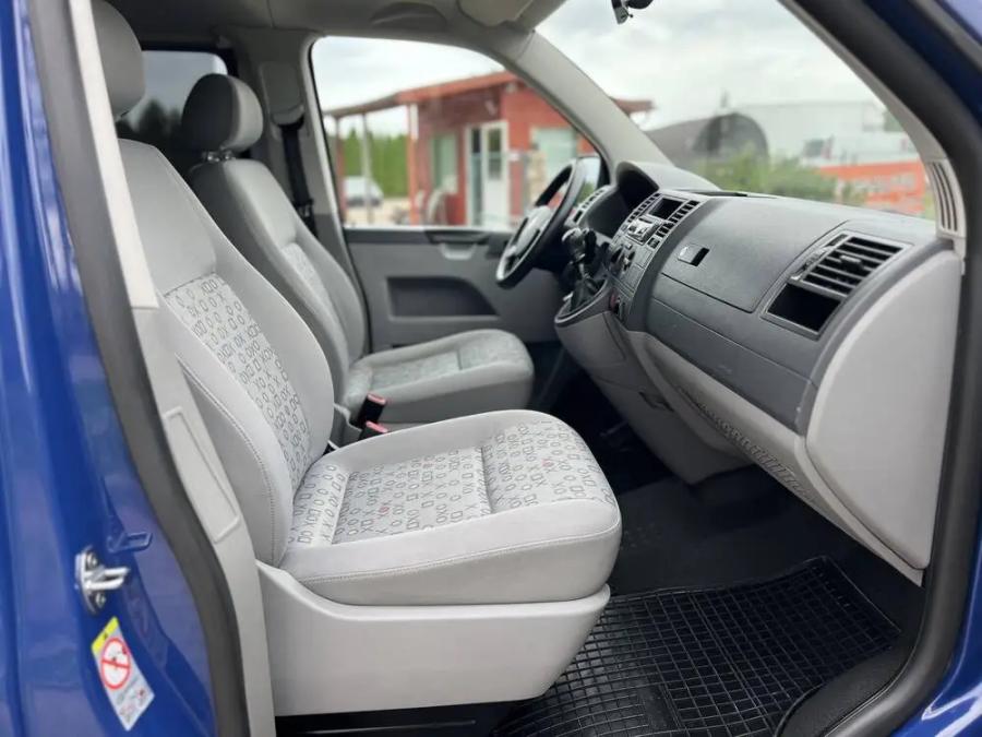 Zils Volkswagen Caravelle 2007 Cēsis, ar dzinēja tilpumu 1.90 L un nobraukumu 290 tūkst. km par 7999 €, foto 13 vietnē AUTOMOTO.COM.LV