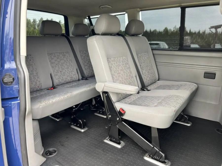 Zils Volkswagen Caravelle 2007 Cēsis, ar dzinēja tilpumu 1.90 L un nobraukumu 290 tūkst. km par 7999 €, foto 14 vietnē AUTOMOTO.COM.LV