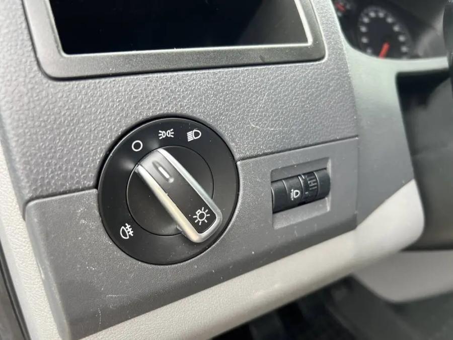 Zils Volkswagen Caravelle 2007 Cēsis, ar dzinēja tilpumu 1.90 L un nobraukumu 290 tūkst. km par 7999 €, foto 18 vietnē AUTOMOTO.COM.LV