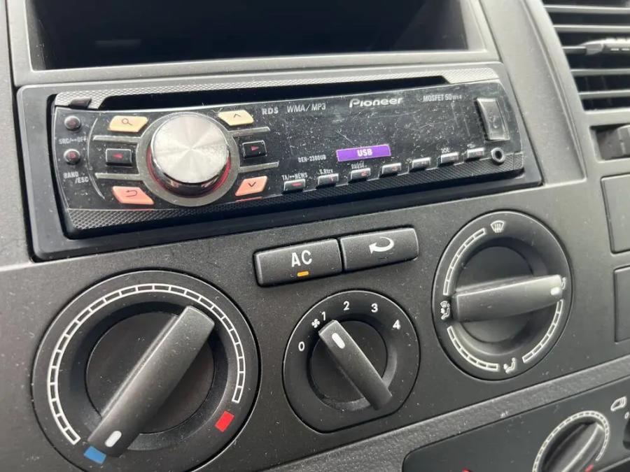 Zils Volkswagen Caravelle 2007 Cēsis, ar dzinēja tilpumu 1.90 L un nobraukumu 290 tūkst. km par 7999 €, foto 19 vietnē AUTOMOTO.COM.LV