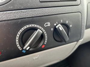 Zils Volkswagen Caravelle 2007 Cēsis, ar dzinēja tilpumu 1.90 L un nobraukumu 290 tūkst. km par 7999 €, foto 20 vietnē AUTOMOTO.COM.LV