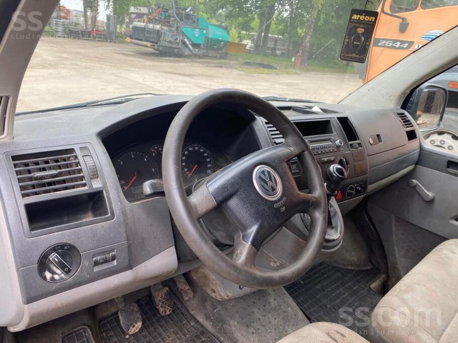 Zils Volkswagen Caravelle 2007 Jūrmala, ar dzinēja tilpumu 2.50 L un nobraukumu 351 tūkst. km par 1550 €, foto 5 vietnē AUTOMOTO.COM.LV