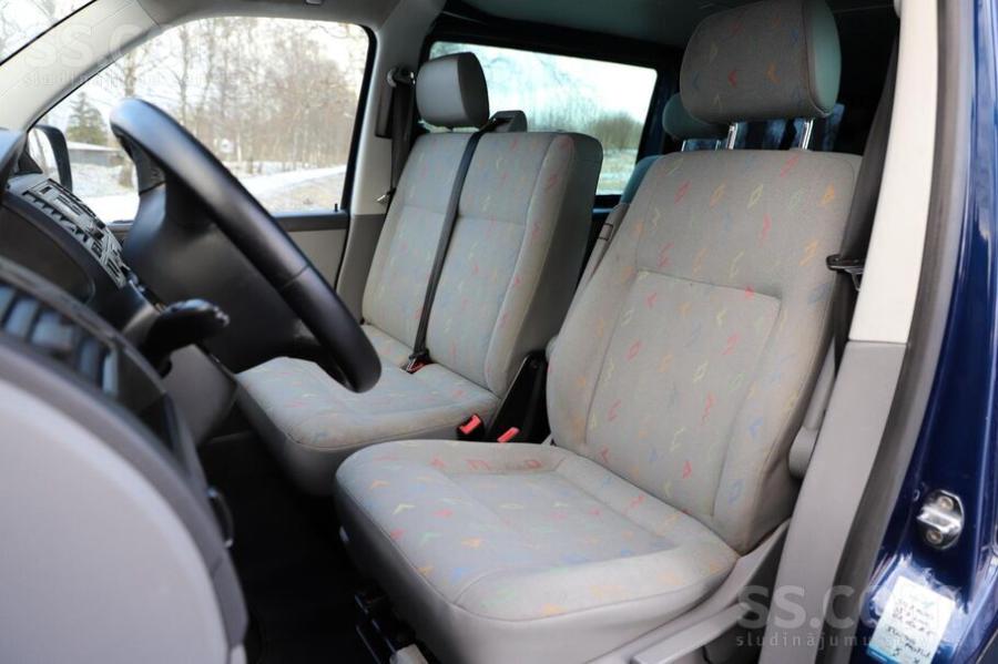Zils Volkswagen Caravelle 2007 Tukums, ar dzinēja tilpumu 2.50 L un nobraukumu 355 tūkst. km par 6250 €, foto 9 vietnē AUTOMOTO.COM.LV