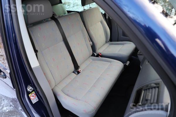 Zils Volkswagen Caravelle 2007 Tukums, ar dzinēja tilpumu 2.50 L un nobraukumu 355 tūkst. km par 6250 €, foto 9 vietnē AUTOMOTO.COM.LV