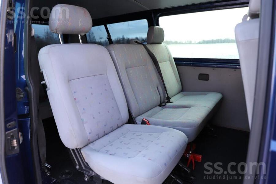 Zils Volkswagen Caravelle 2007 Tukums, ar dzinēja tilpumu 2.50 L un nobraukumu 355 tūkst. km par 6250 €, foto 11 vietnē AUTOMOTO.COM.LV