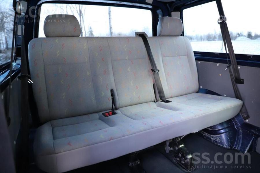 Zils Volkswagen Caravelle 2007 Tukums, ar dzinēja tilpumu 2.50 L un nobraukumu 355 tūkst. km par 6250 €, foto 12 vietnē AUTOMOTO.COM.LV