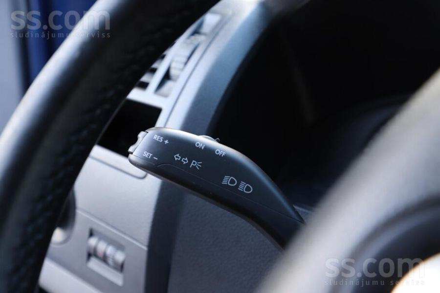 Zils Volkswagen Caravelle 2007 Tukums, ar dzinēja tilpumu 2.50 L un nobraukumu 355 tūkst. km par 6250 €, foto 13 vietnē AUTOMOTO.COM.LV