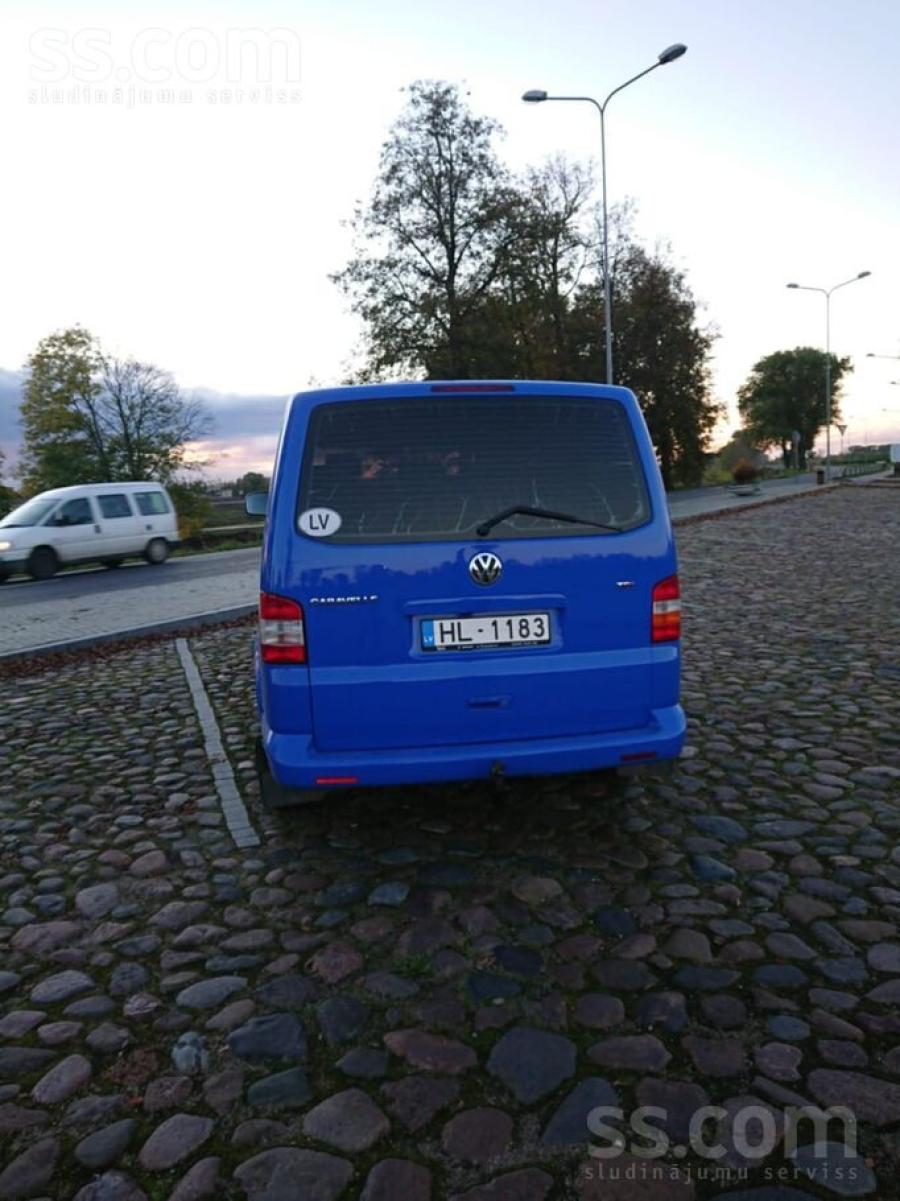 Blue Volkswagen Caravelle 2008 in Daugavpils, with an engine capacity of 2.50 L and mileage of 246 thousand km for 7100 €, photo 3 on AUTOMOTO.COM.LV