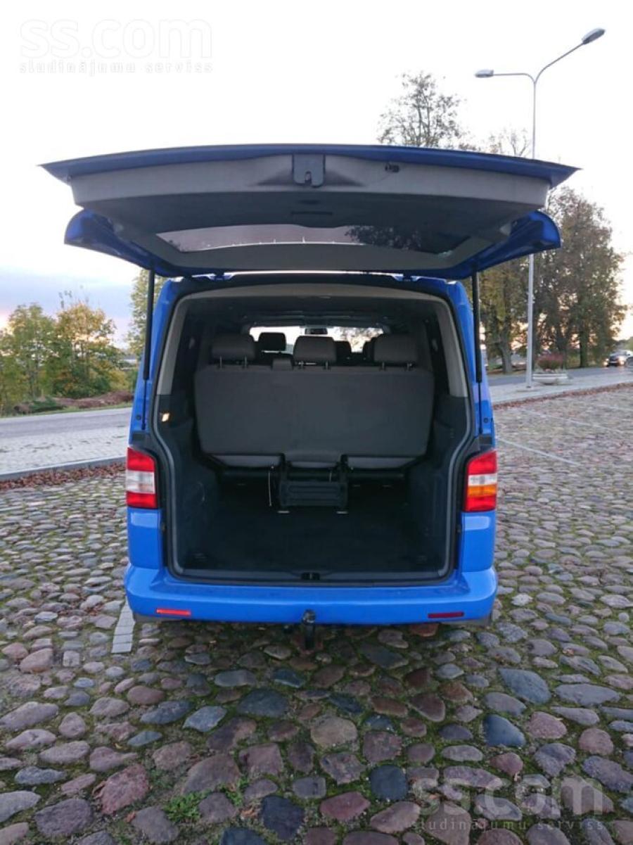 Blue Volkswagen Caravelle 2008 in Daugavpils, with an engine capacity of 2.50 L and mileage of 246 thousand km for 7100 €, photo 4 on AUTOMOTO.COM.LV