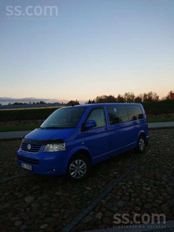Blue Volkswagen Caravelle 2008 in Daugavpils, with an engine capacity of 2.50 L and mileage of 246 thousand km for 7100 €, photo 5 on AUTOMOTO.COM.LV
