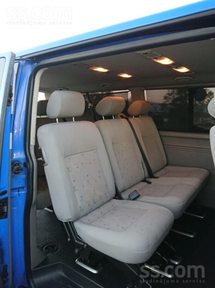 Blue Volkswagen Caravelle 2008 in Daugavpils, with an engine capacity of 2.50 L and mileage of 246 thousand km for 7100 €, photo 6 on AUTOMOTO.COM.LV