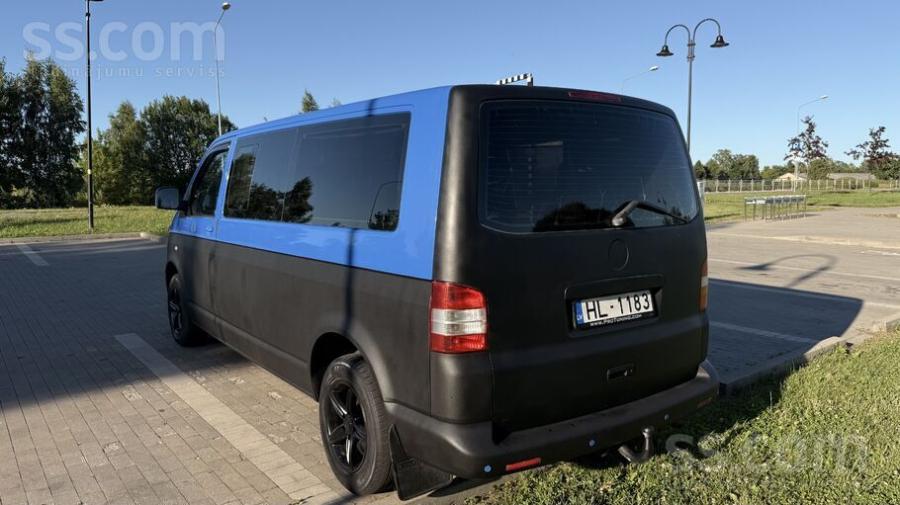 Blue Volkswagen Caravelle 2008 in Daugavpils, with an engine capacity of 2.50 L and mileage of 248 thousand km for 5000 €, photo 5 on AUTOMOTO.COM.LV