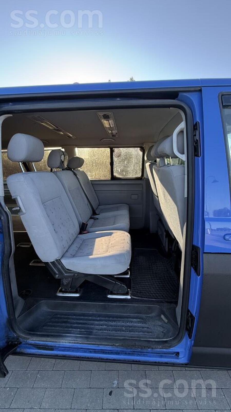 Blue Volkswagen Caravelle 2008 in Daugavpils, with an engine capacity of 2.50 L and mileage of 248 thousand km for 5000 €, photo 9 on AUTOMOTO.COM.LV