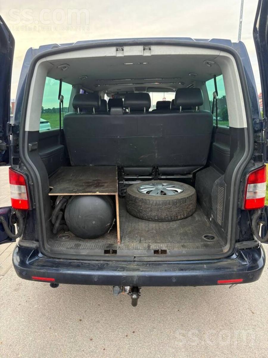 Zils Volkswagen Caravelle 2011 Rīga, ar dzinēja tilpumu 2.00 L un nobraukumu 500 tūkst. km par 3600 €, foto 5 vietnē AUTOMOTO.COM.LV