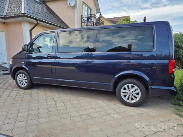 Zils Volkswagen Caravelle 2013 Daugavpils, ar dzinēja tilpumu 2.00 L un nobraukumu 499 tūkst. km par 10300 €, foto 5 vietnē AUTOMOTO.COM.LV