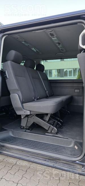 Zils Volkswagen Caravelle 2015 Rīga, ar dzinēja tilpumu 2.00 L un nobraukumu 370 tūkst. km par 18300 €, foto 13 vietnē AUTOMOTO.COM.LV