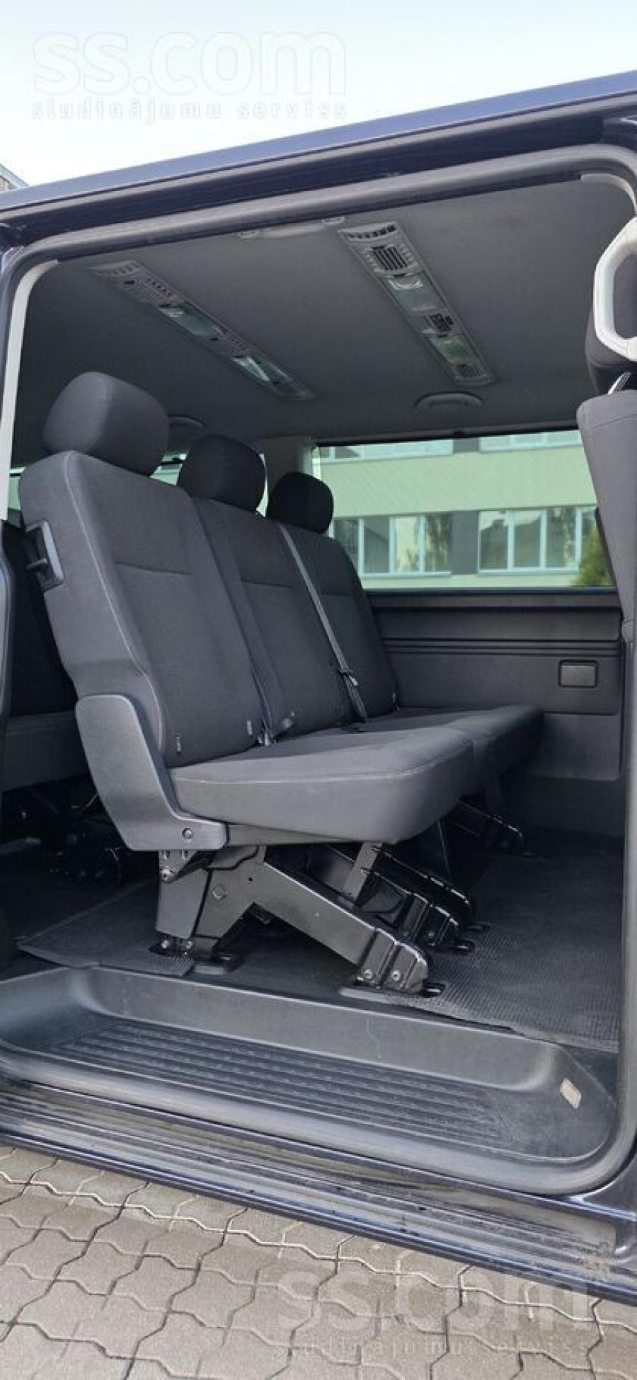 Zils Volkswagen Caravelle 2015 Rīga, ar dzinēja tilpumu 2.00 L un nobraukumu 370 tūkst. km par 18300 €, foto 13 vietnē AUTOMOTO.COM.LV