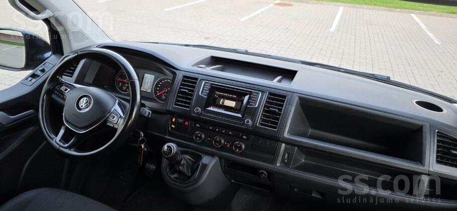 Zils Volkswagen Caravelle 2015 Rīga, ar dzinēja tilpumu 2.00 L un nobraukumu 370 tūkst. km par 18300 €, foto 15 vietnē AUTOMOTO.COM.LV