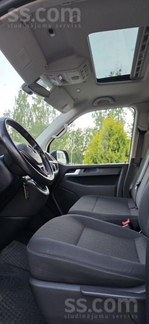Zils Volkswagen Caravelle 2015 Rīga, ar dzinēja tilpumu 2.00 L un nobraukumu 370 tūkst. km par 18300 €, foto 16 vietnē AUTOMOTO.COM.LV