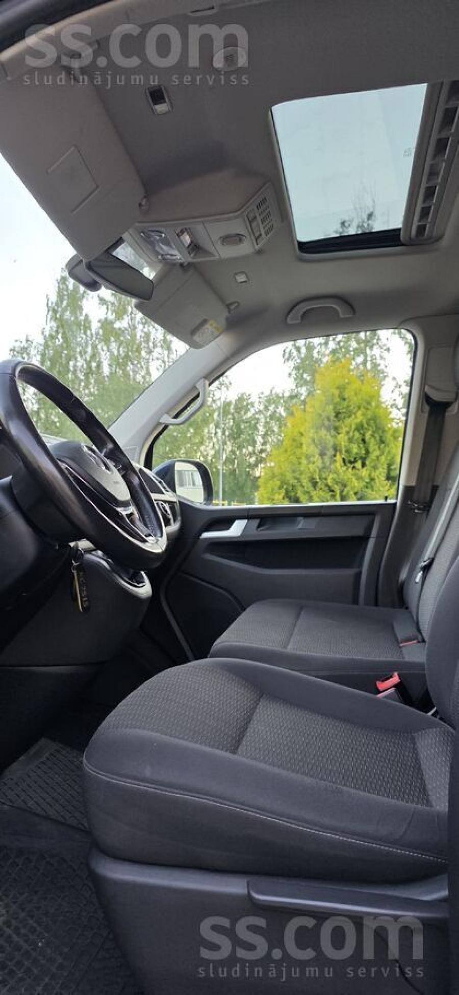Zils Volkswagen Caravelle 2015 Rīga, ar dzinēja tilpumu 2.00 L un nobraukumu 370 tūkst. km par 18300 €, foto 16 vietnē AUTOMOTO.COM.LV