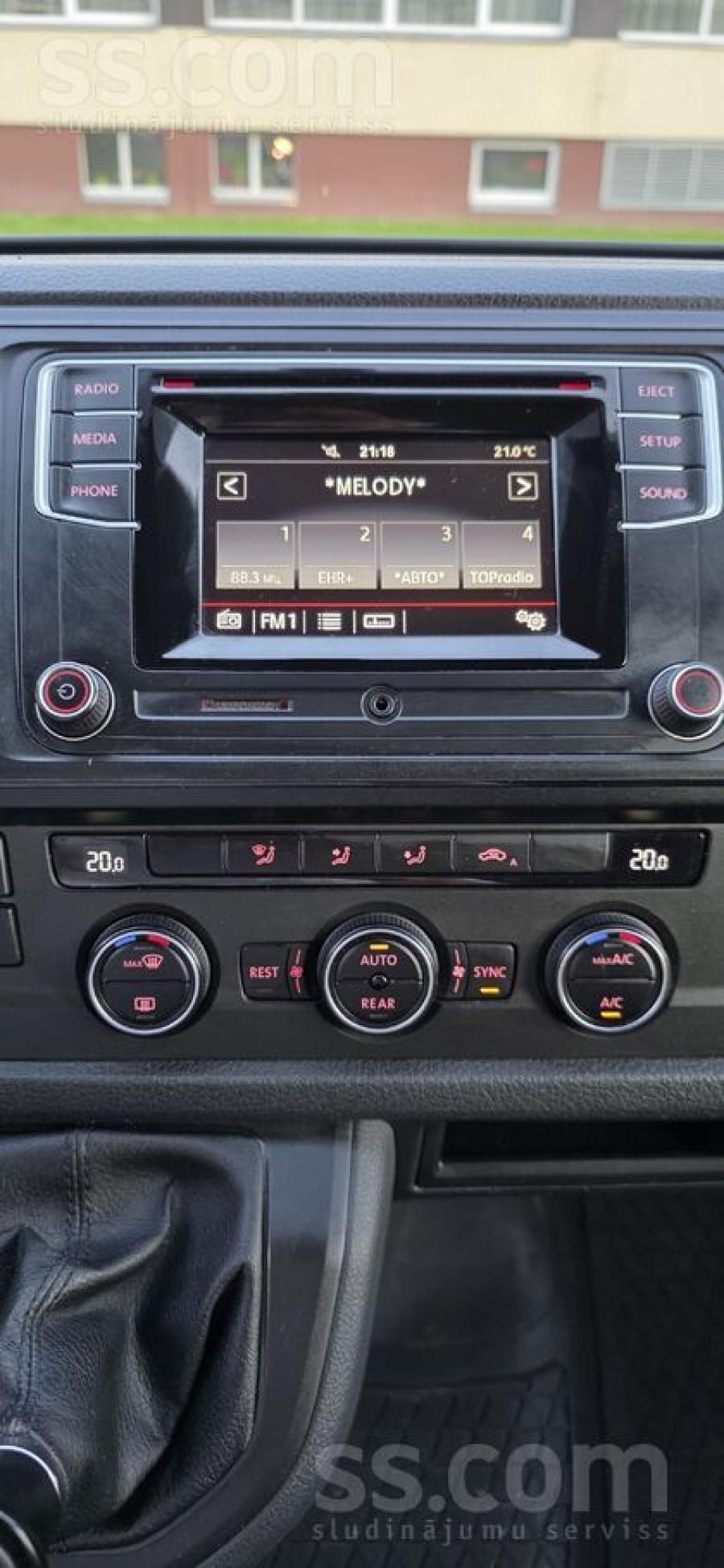 Zils Volkswagen Caravelle 2015 Rīga, ar dzinēja tilpumu 2.00 L un nobraukumu 370 tūkst. km par 18300 €, foto 18 vietnē AUTOMOTO.COM.LV