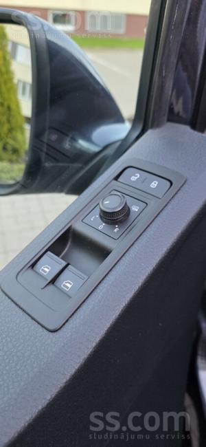 Zils Volkswagen Caravelle 2015 Rīga, ar dzinēja tilpumu 2.00 L un nobraukumu 370 tūkst. km par 18300 €, foto 19 vietnē AUTOMOTO.COM.LV