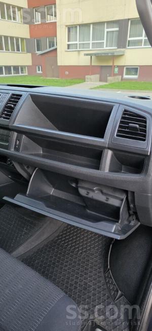 Zils Volkswagen Caravelle 2015 Rīga, ar dzinēja tilpumu 2.00 L un nobraukumu 370 tūkst. km par 18300 €, foto 20 vietnē AUTOMOTO.COM.LV