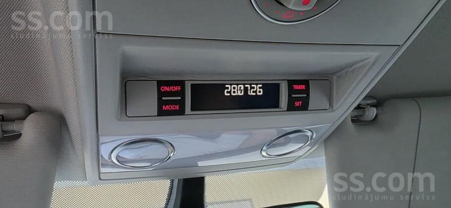 Zils Volkswagen Caravelle 2015 Rīga, ar dzinēja tilpumu 2.00 L un nobraukumu 370 tūkst. km par 18300 €, foto 24 vietnē AUTOMOTO.COM.LV