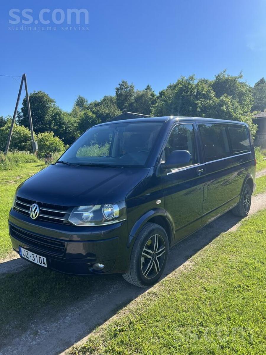 Zils Volkswagen Caravelle 2015 Ventspils, ar dzinēja tilpumu 2.00 L un nobraukumu 324 tūkst. km par 8000 €, foto 1 vietnē AUTOMOTO.COM.LV