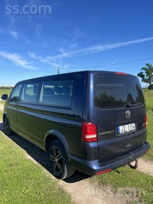 Zils Volkswagen Caravelle 2015 Ventspils, ar dzinēja tilpumu 2.00 L un nobraukumu 324 tūkst. km par 8000 €, foto 5 vietnē AUTOMOTO.COM.LV