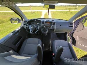 Zils Volkswagen Caravelle 2015 Ventspils, ar dzinēja tilpumu 2.00 L un nobraukumu 324 tūkst. km par 8000 €, foto 6 vietnē AUTOMOTO.COM.LV