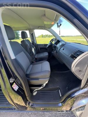 Zils Volkswagen Caravelle 2015 Ventspils, ar dzinēja tilpumu 2.00 L un nobraukumu 324 tūkst. km par 8000 €, foto 7 vietnē AUTOMOTO.COM.LV