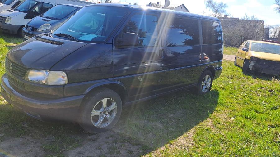 Zils Volkswagen Caravelle 1998 Viļņa, ar dzinēja tilpumu 2.50 L un nobraukumu 289 tūkst. km par 4850 €, foto 4 vietnē AUTOMOTO.COM.LV