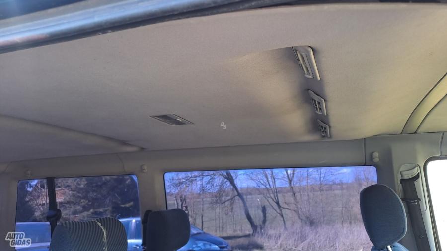 Zils Volkswagen Caravelle 1998 Viļņa, ar dzinēja tilpumu 2.50 L un nobraukumu 289 tūkst. km par 4850 €, foto 13 vietnē AUTOMOTO.COM.LV