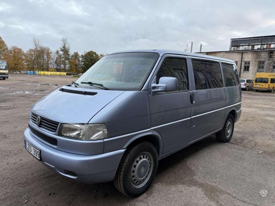 Blue Volkswagen Caravelle 1999 in Kursenai, with an engine capacity of 2.50 L and mileage of 430 thousand km for 3900 €, photo 3 on AUTOMOTO.COM.LV