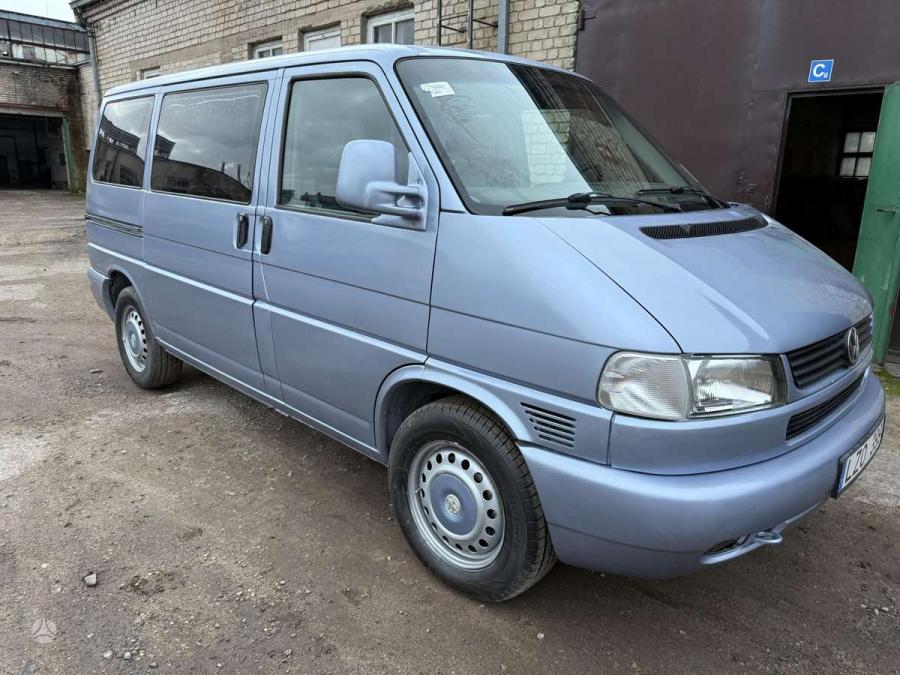 Blue Volkswagen Caravelle 1999 in Kursenai, with an engine capacity of 2.50 L and mileage of 430 thousand km for 3900 €, photo 4 on AUTOMOTO.COM.LV