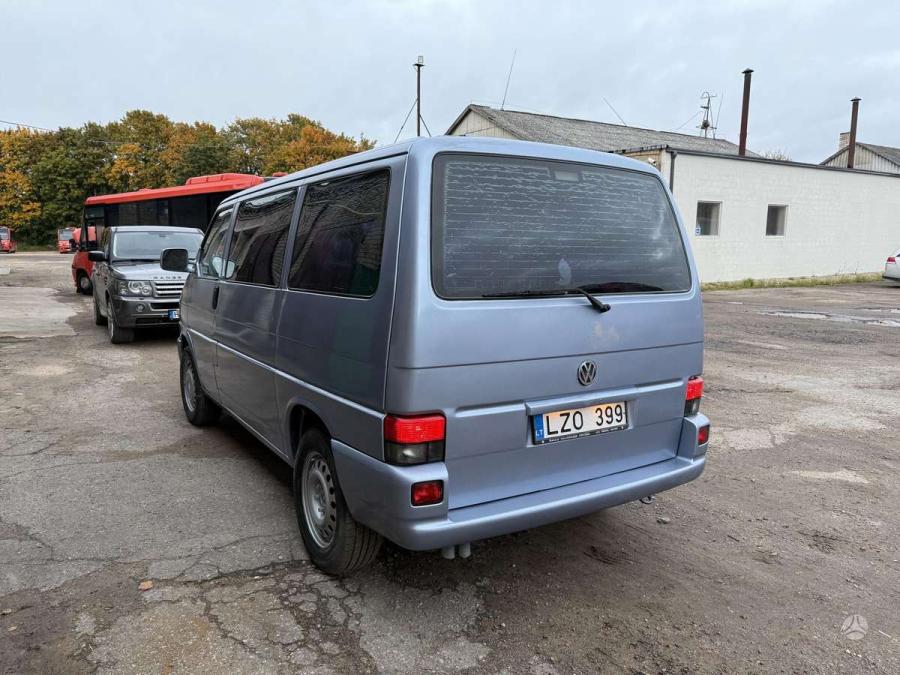 Blue Volkswagen Caravelle 1999 in Kursenai, with an engine capacity of 2.50 L and mileage of 430 thousand km for 3900 €, photo 5 on AUTOMOTO.COM.LV