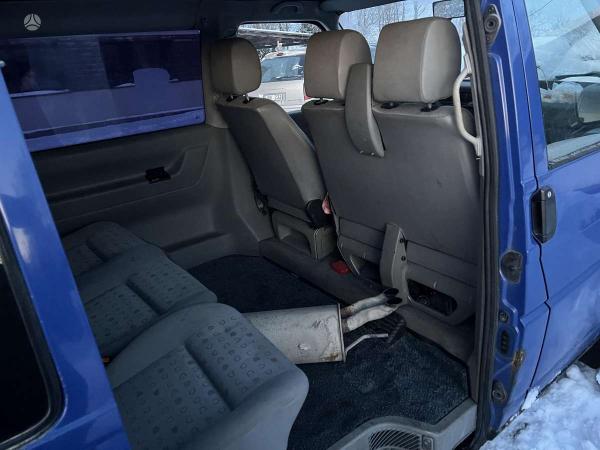 Zils Volkswagen Caravelle 2002 Kelmė, ar dzinēja tilpumu 2.46 L un nobraukumu 360 tūkst. km par 3000 €, foto 8 vietnē AUTOMOTO.COM.LV
