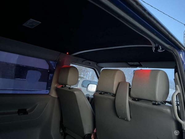 Zils Volkswagen Caravelle 2002 Kelmė, ar dzinēja tilpumu 2.46 L un nobraukumu 360 tūkst. km par 3000 €, foto 9 vietnē AUTOMOTO.COM.LV