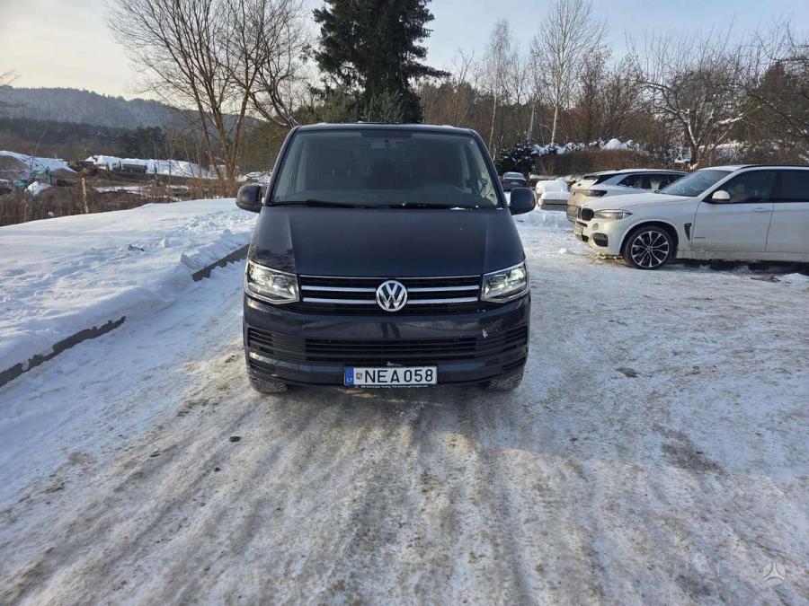 Zils Volkswagen Caravelle 2017 Viļņa, ar dzinēja tilpumu 1.97 L un nobraukumu 202 tūkst. km par 18600 €, foto 2 vietnē AUTOMOTO.COM.LV