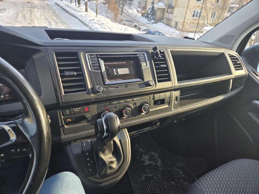 Zils Volkswagen Caravelle 2017 Viļņa, ar dzinēja tilpumu 1.97 L un nobraukumu 202 tūkst. km par 18600 €, foto 8 vietnē AUTOMOTO.COM.LV