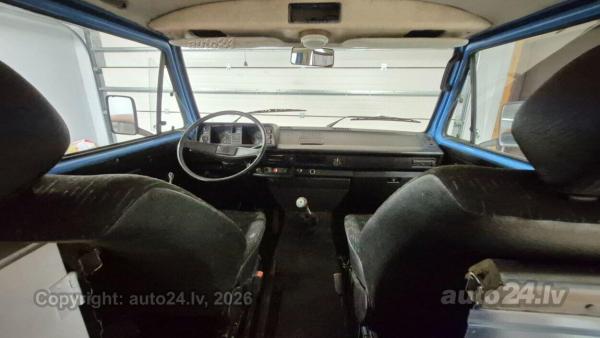 Zils Volkswagen Caravelle 1986 Pērnava, ar dzinēja tilpumu 1.90 L un nobraukumu 250 tūkst. km par 3800 €, foto 8 vietnē AUTOMOTO.COM.LV