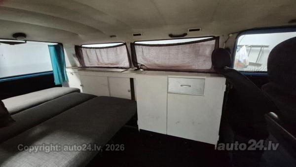 Zils Volkswagen Caravelle 1986 Pērnava, ar dzinēja tilpumu 1.90 L un nobraukumu 250 tūkst. km par 3800 €, foto 10 vietnē AUTOMOTO.COM.LV