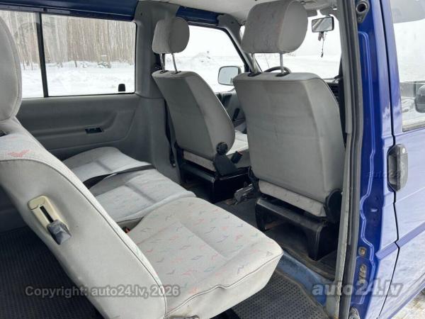 Zils Volkswagen Caravelle 1996 Tallina, ar dzinēja tilpumu 2.40 L un nobraukumu 0 tūkst. km par 3999 €, foto 8 vietnē AUTOMOTO.COM.LV