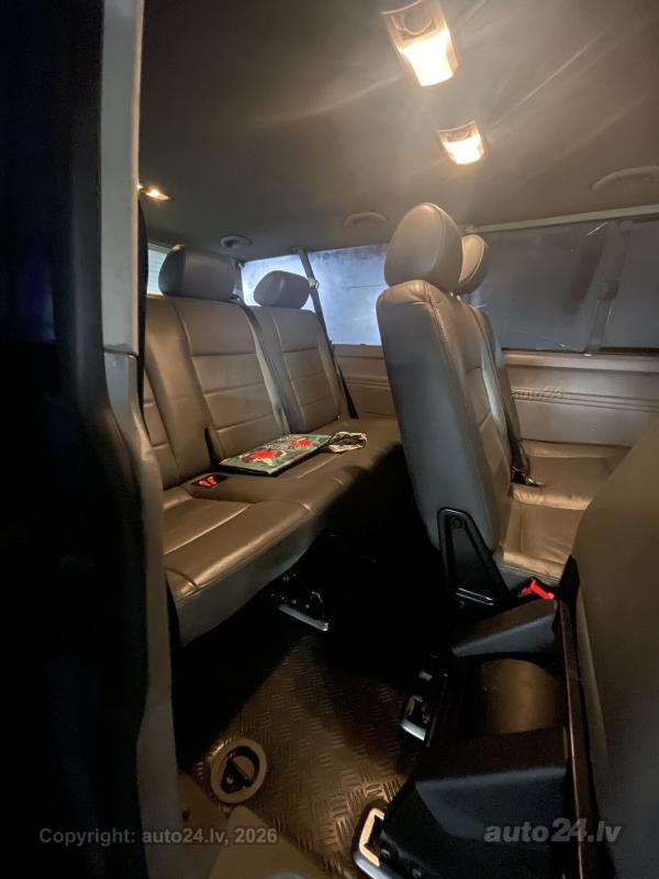 Zils Volkswagen Caravelle 2005 Tallina, ar dzinēja tilpumu 1.90 L un nobraukumu 344 tūkst. km par 6800 €, foto 8 vietnē AUTOMOTO.COM.LV