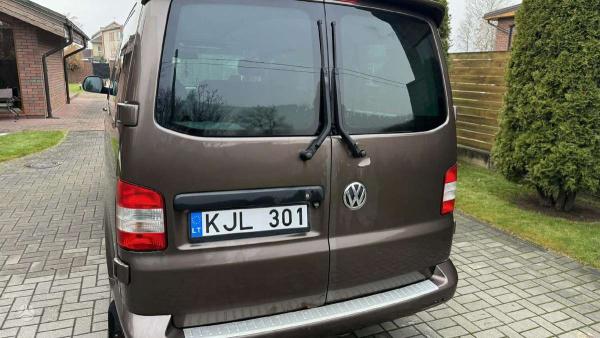 Brūns Volkswagen Caravelle 2010 Šauļi, ar dzinēja tilpumu 1.97 L un nobraukumu 394 tūkst. km par 7500 €, foto 4 vietnē AUTOMOTO.COM.LV